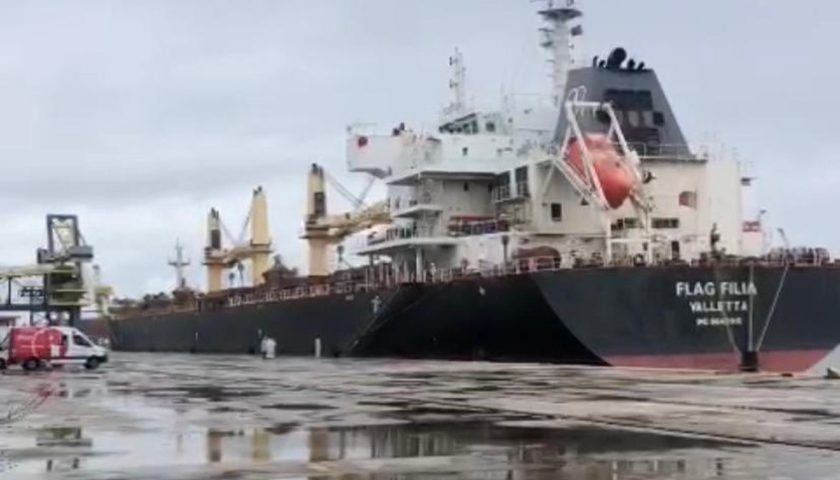 Navio que está retido no Porto de Suape tem sete tripulantes com covid ...